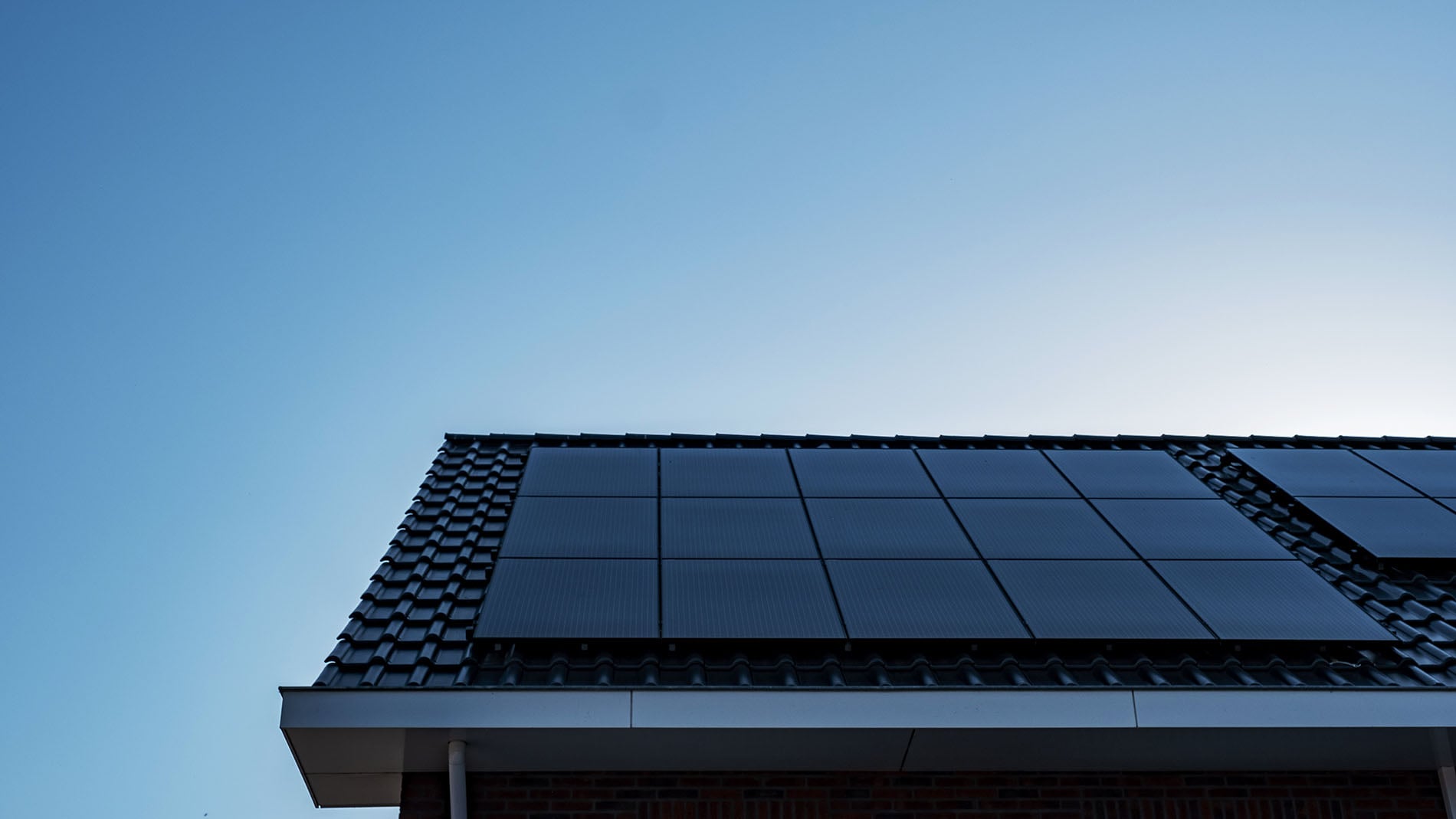 Solceller och brandrisk – välj rätt och minimera risken för villabrand